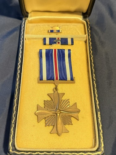 VINTAGE DISTINGUISHED FLYING CROSS MEDAL~RIBBON BAR~LAPEL PIN~CASE WWII ...