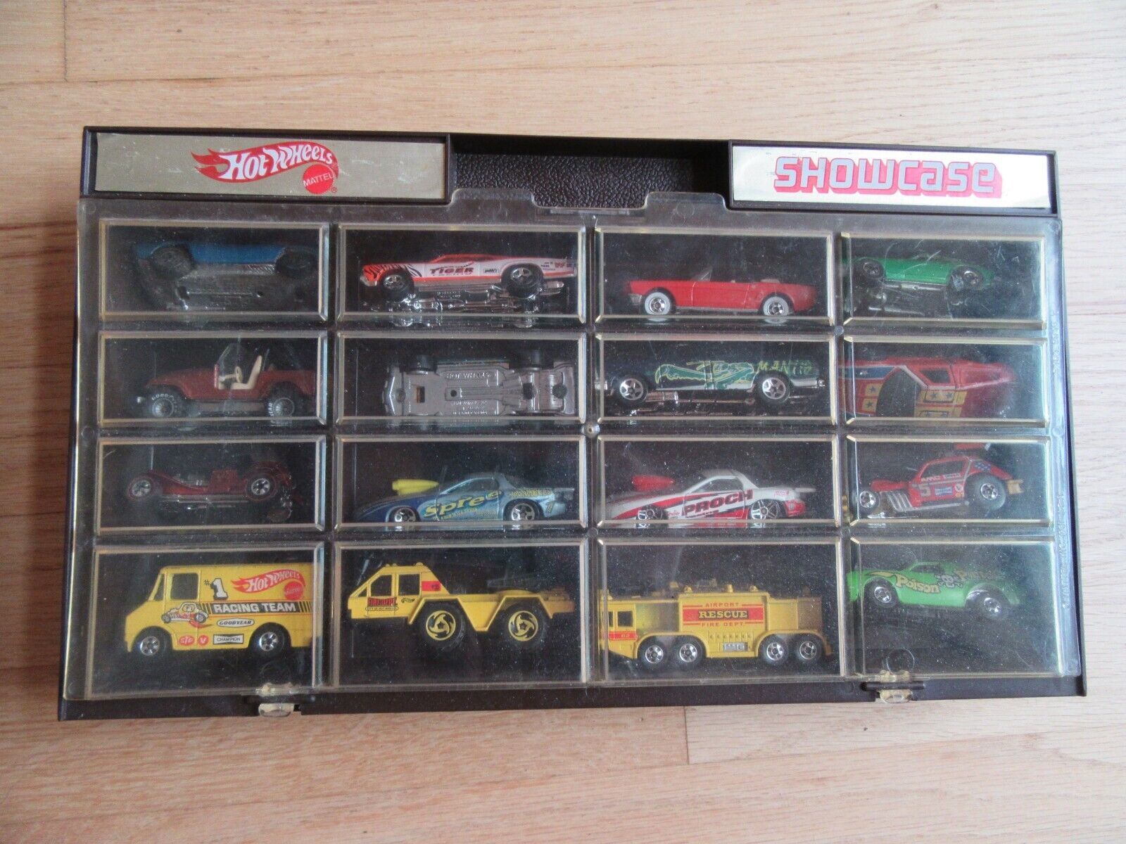 21H/VINTAGE HOT WHEEL LOT WITH VINTAGE CASE/2 RED LINES! | eBay