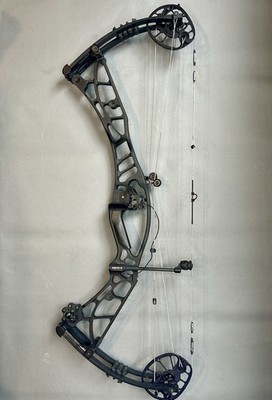 HOYT AXIUS ULTRA - RIGHT HANDED - 55-65 LBS - 27-30" DRAW | eBay