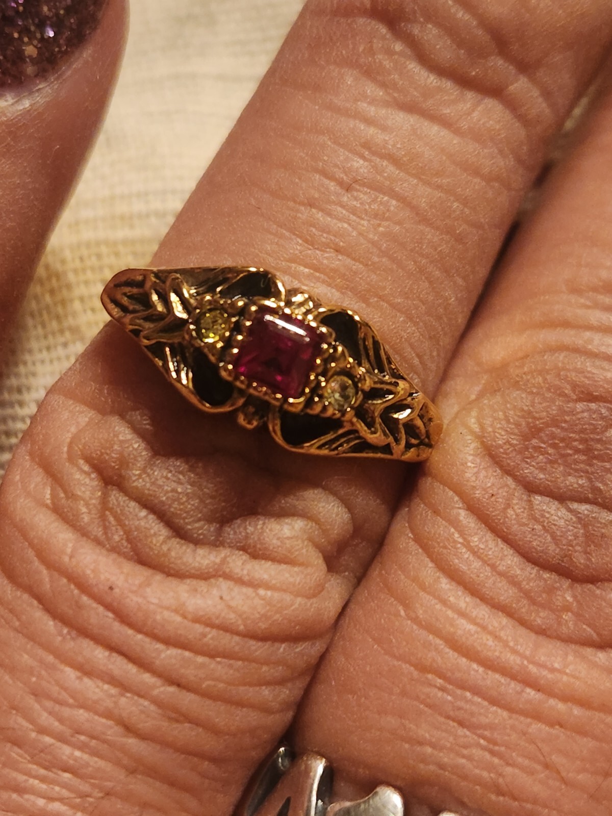 Avon Vintage Treasured Memories Ring sz 6, NIB, garnet, goldtone | eBay