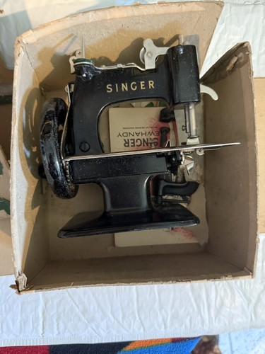 Vintage Singer Toy Sewing Machine Black Mini Salesman Sample? | eBay