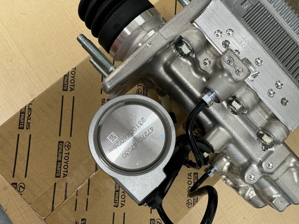 2012-2013 TOYOTA PRIUS V OEM NEW BRAKE BOOSTER & MASTER CYLINDER ...