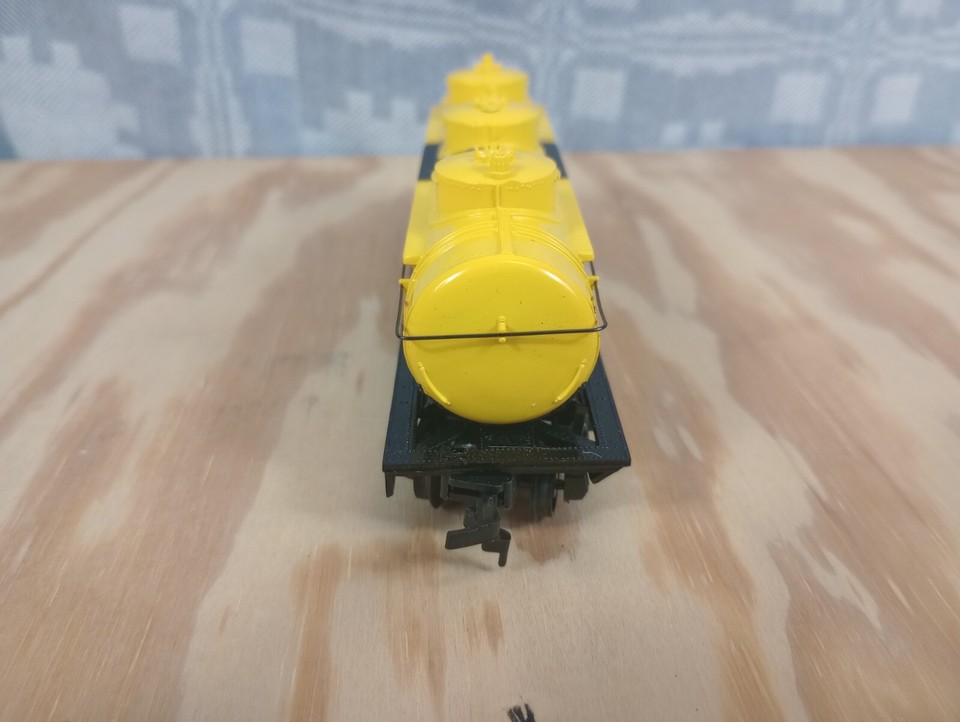 HO Scale Train Car Bachmann Penn Salt Tanker Yellow Bachmann Train Car ...