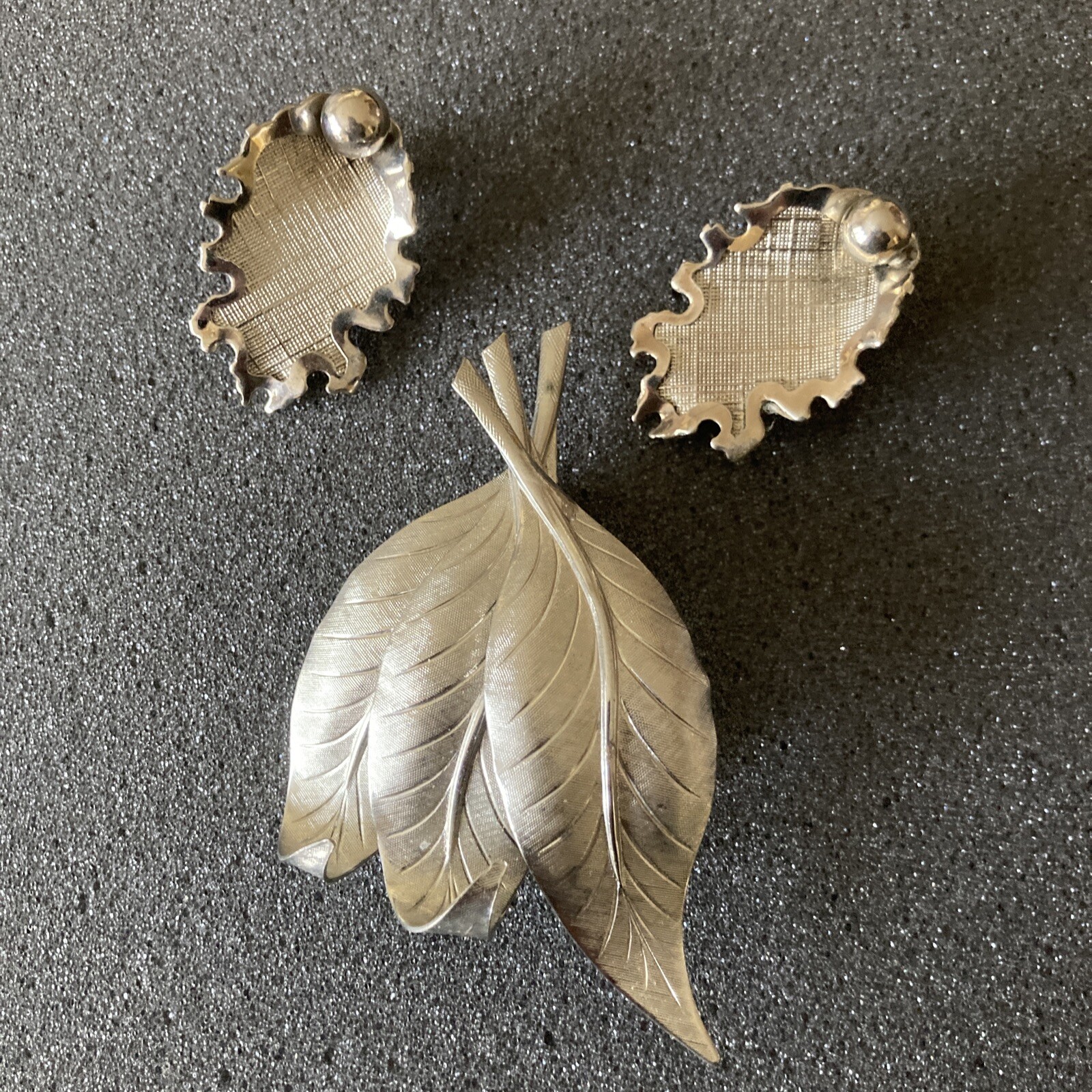 Vintage 3 Leaf Brooch Pin & Leaf Clip Earrings Silve… - Gem