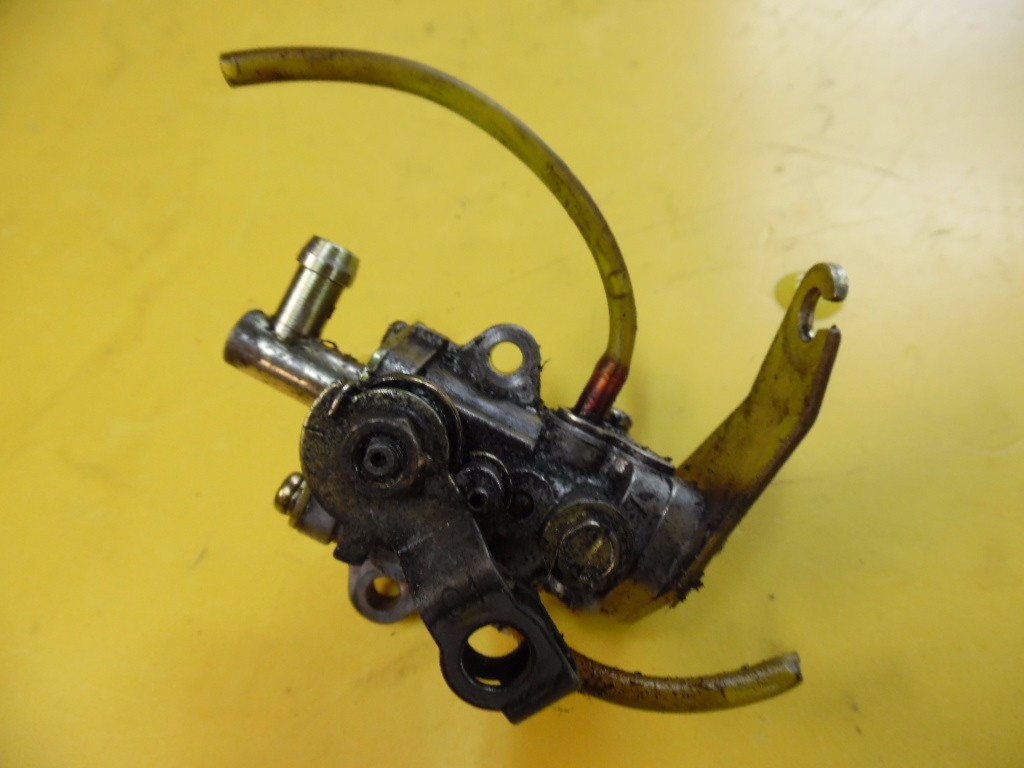 SKI DOO SKIDOO 04 REV MXZ 800 MXZ800 HO OIL INJECTION DELIVERY PUMP GSX ...