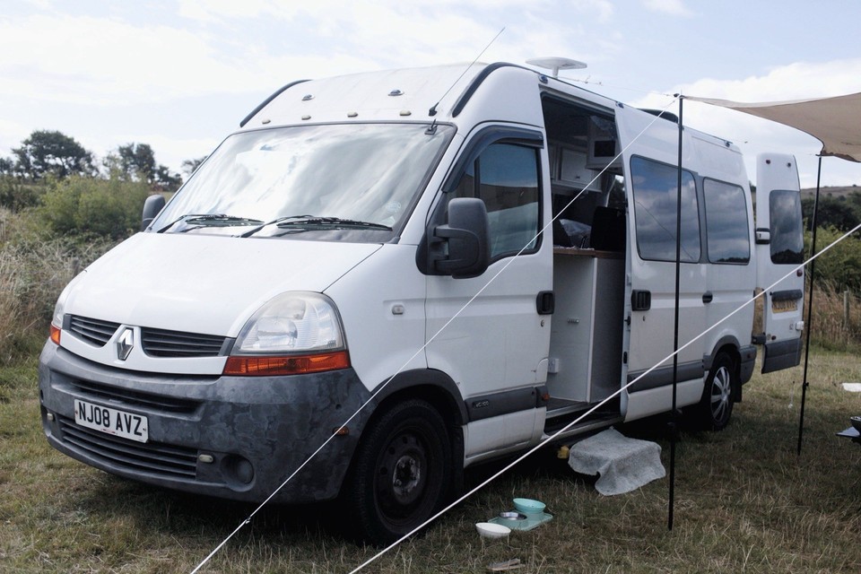 Renault Master campervan conversion w/ 12v solar system, inverter, LPG ...