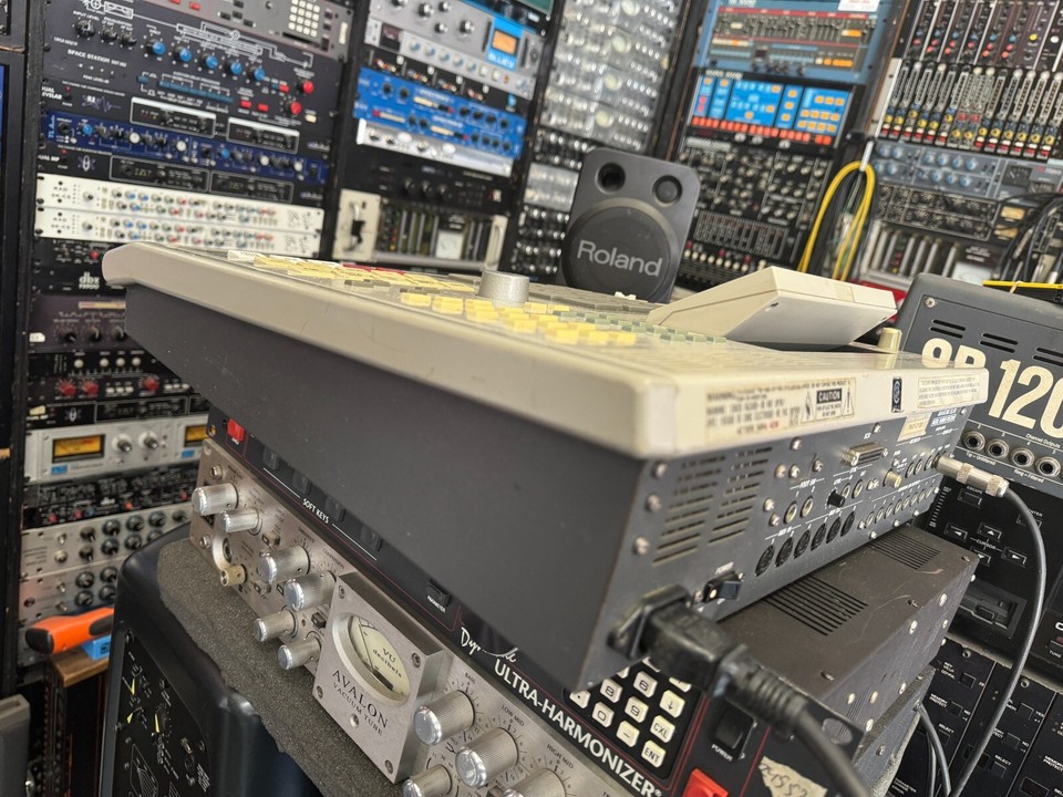 AKAI MPC 3000 32 meg drum sampler /PADS/ v 3.11 Zipp drive , 120volt ...