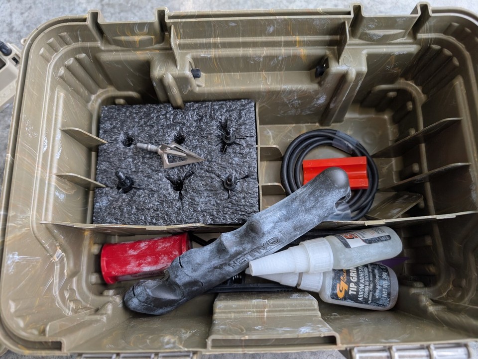 Plano Archery Accessory Box (Camo) With Archery Stuff 24099513487| eBay