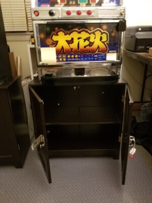 Slot machine -- skill stop -- Totally refurbished W/2 keys New Chair ...