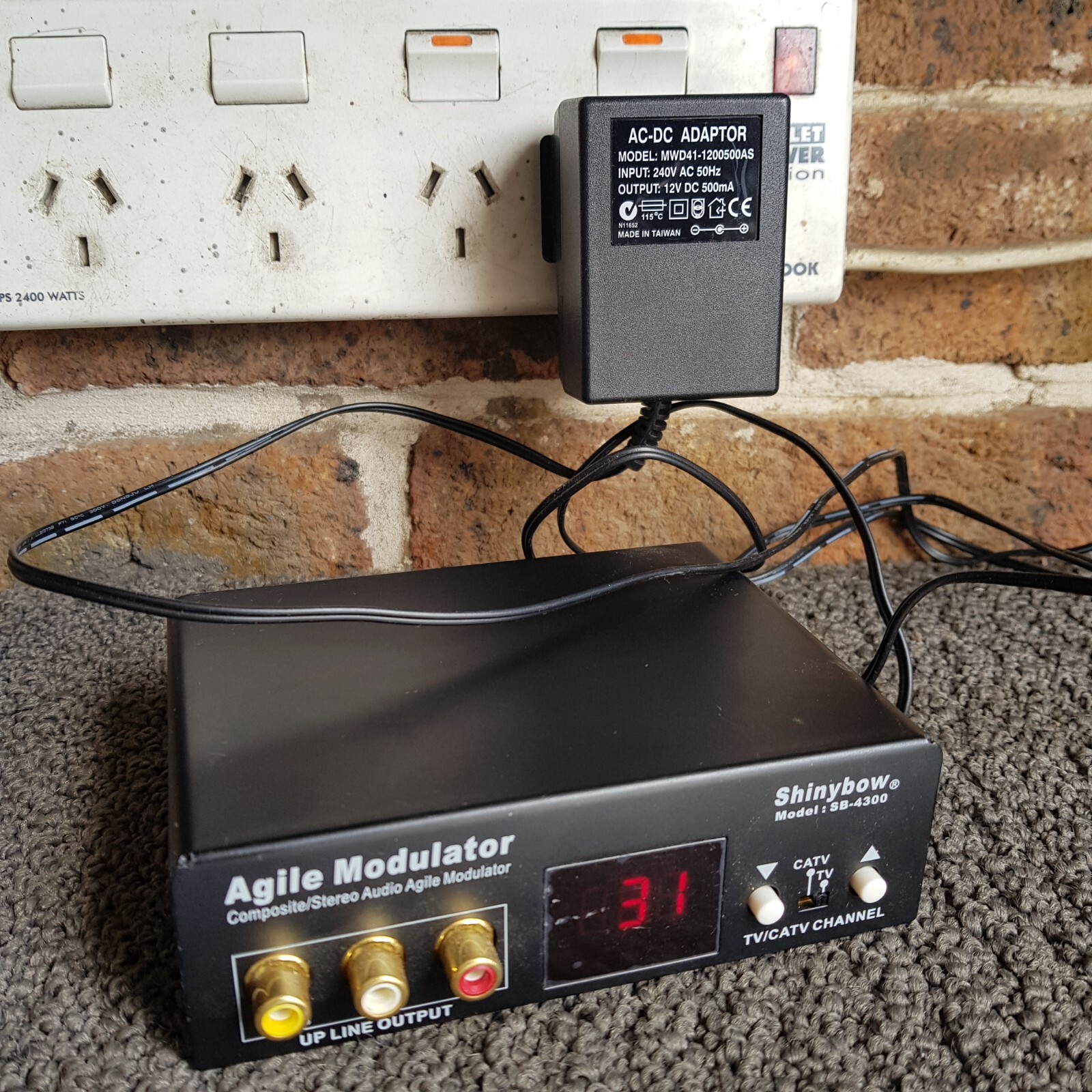 Agile Audio Video Modulator SB-4300 PAL 240v w/ 12v adaptor.Rout AUDIO ...
