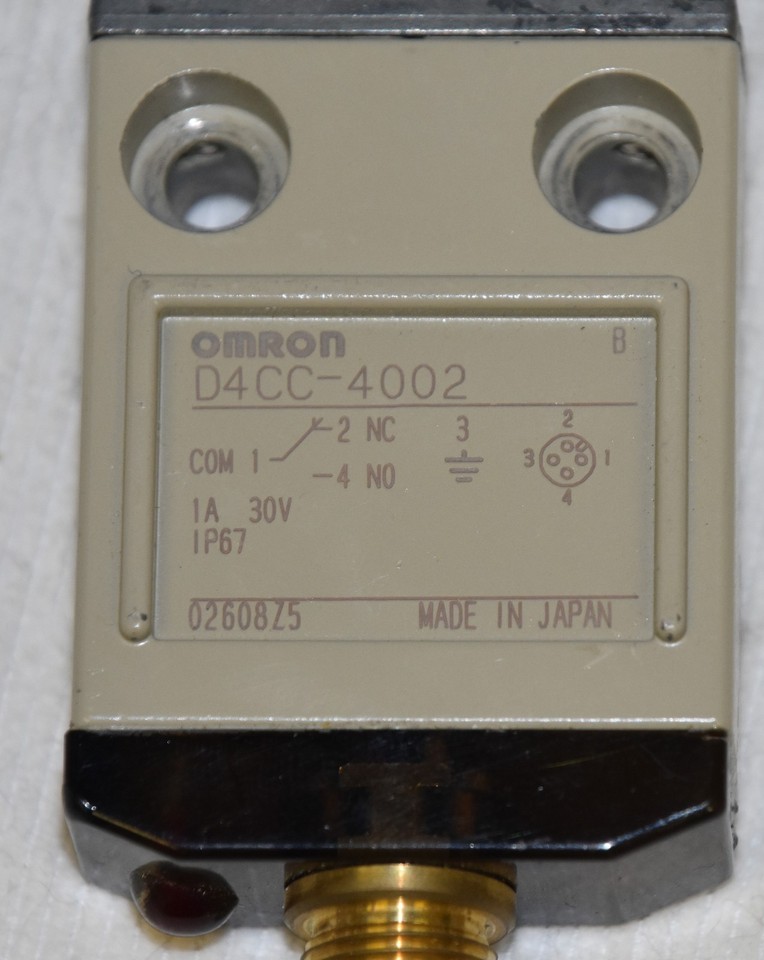 Omron D4CC-4002 Plunger Style Limit Switch SPDT 1A at 30VDC 4 pin plug ...