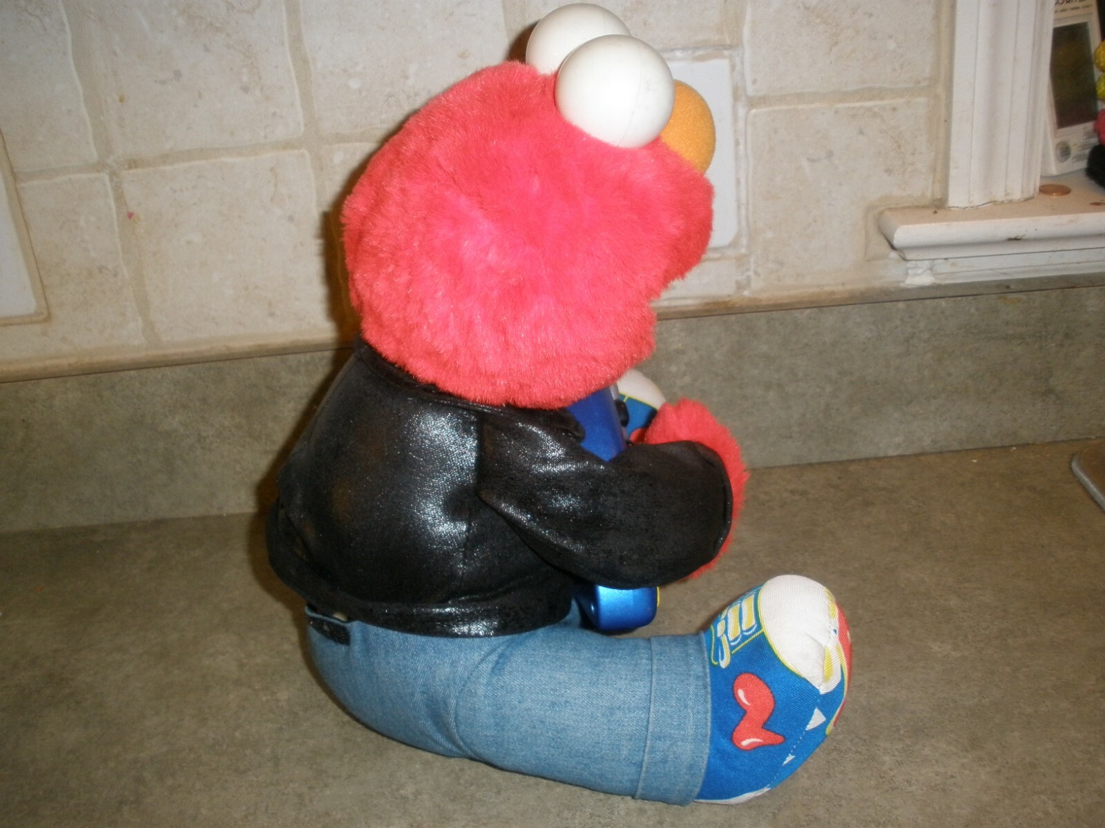 Rock N Roll Elmo W/ Guitar - Plays Music - Works Tyco 1998 Vintage (P48 ...