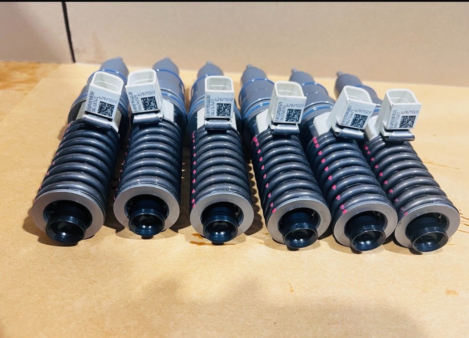 Fuel Injector 85020428 85144518 85020032 22012829 for Volvo or Mack D13 ...