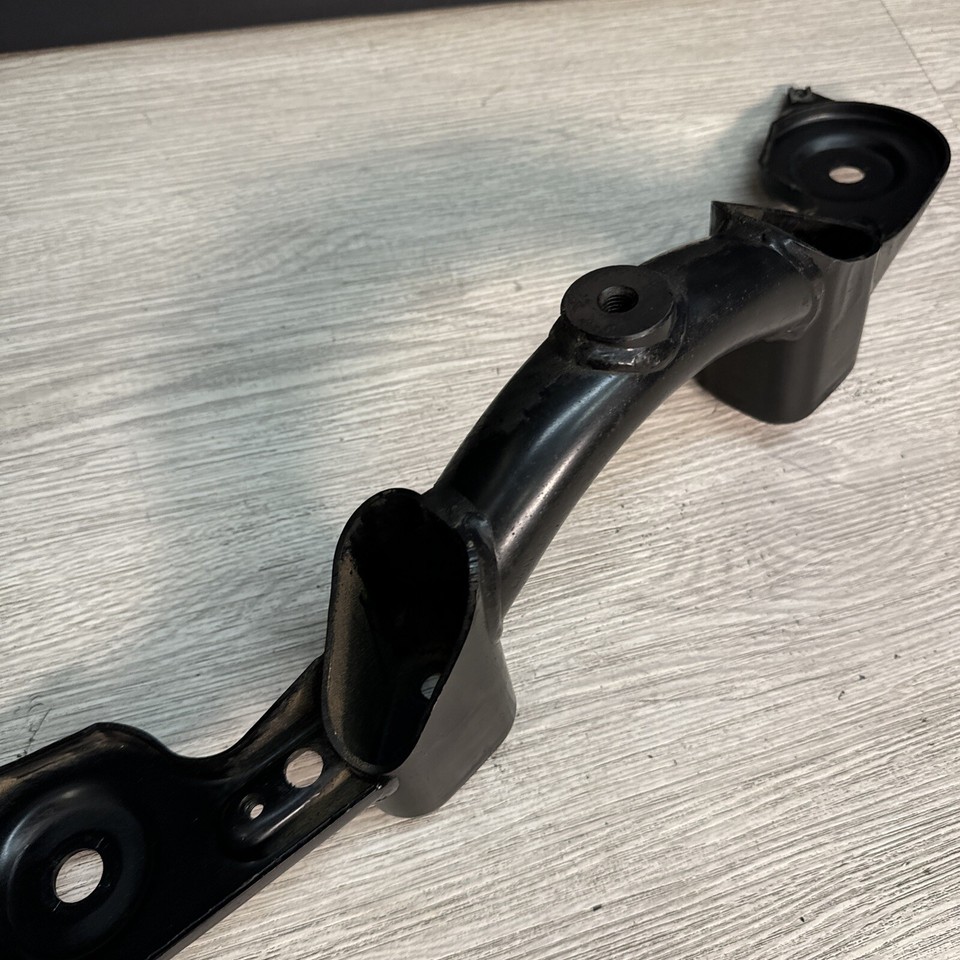 01-06 BMW E46 M3 Differential Diff Support Cross Member Bracket Mount ...