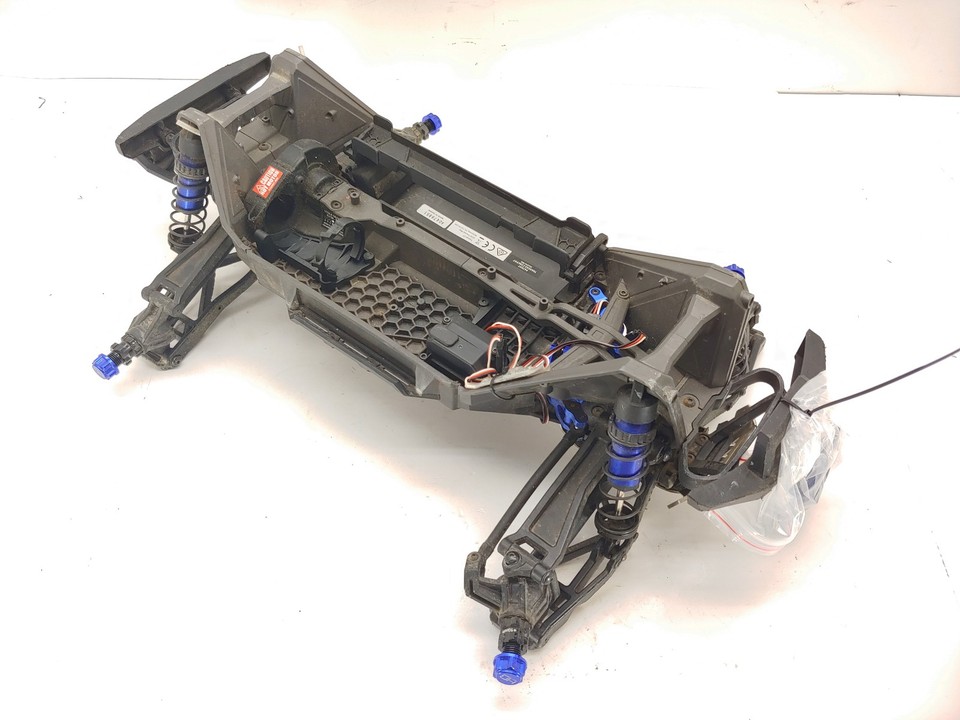 Traxxas Maxx 1/10 4x4 Monster Truck Roller Slider Chassis w/ Body ...