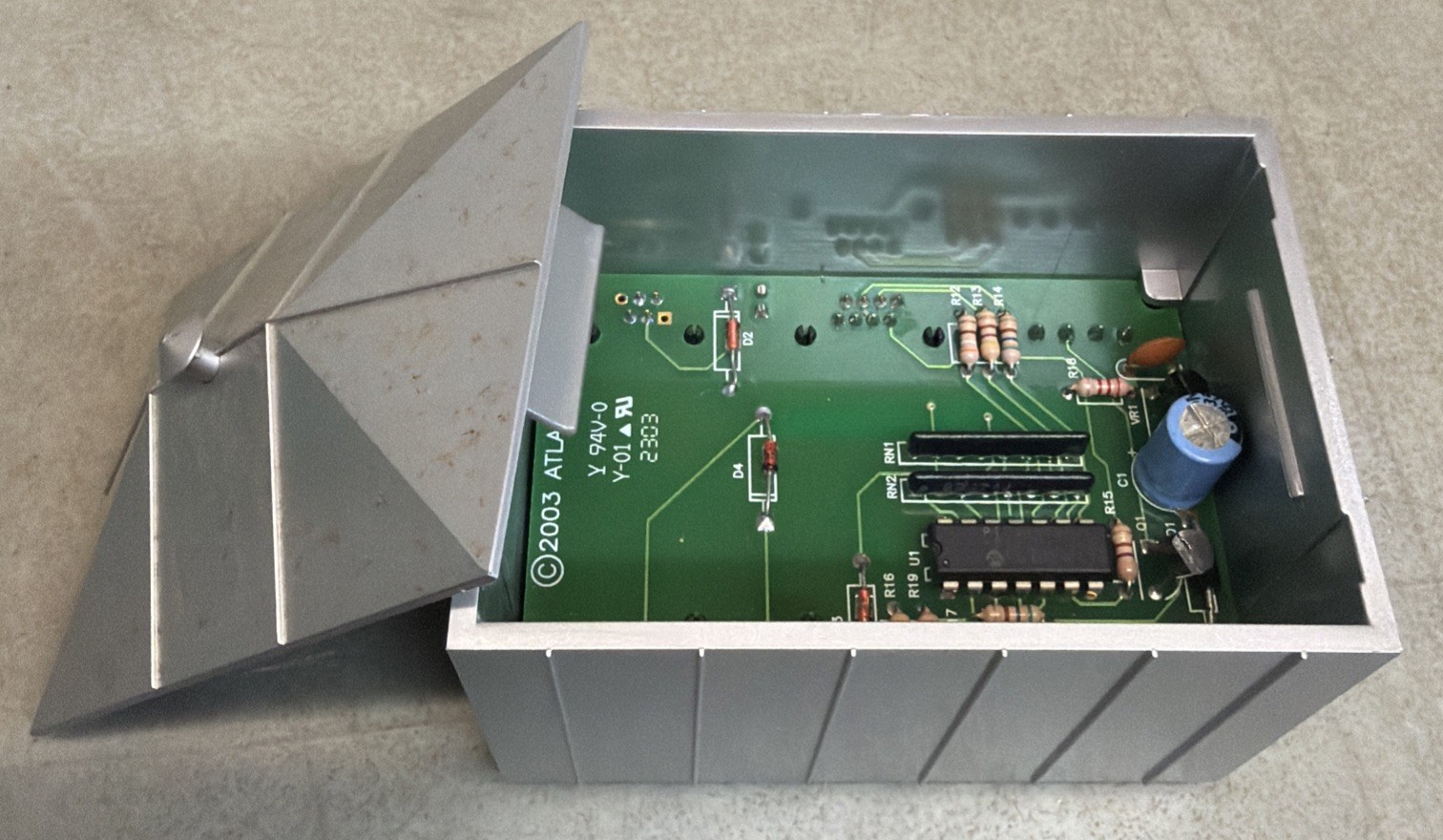 Atlas O trackside Signal Shed w/pre 2019 Signal Control Board | eBay