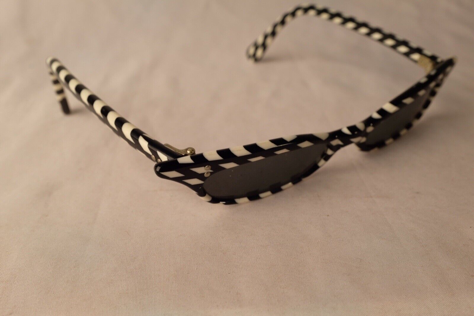 Vtg 60s Psychedelic Op Art Sunglasses Black And White M… Gem