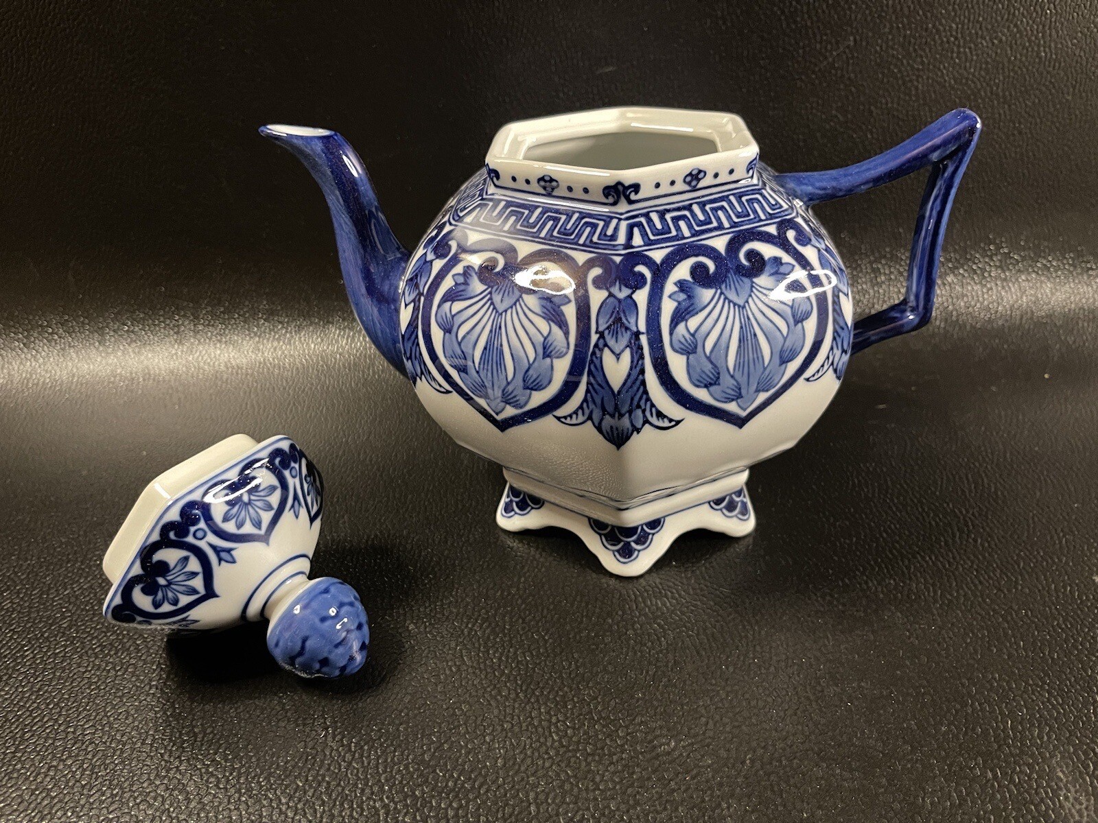 BOMBAY COMPANY Blue & White Willow Floral Hearts Teapot Tea Pot And Lid ...