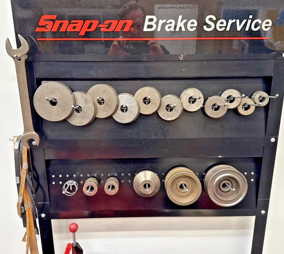 Snap On EEBR312A Disc & Drum Brake Lathe w/ 3/4 & 1-ton Truck Adapter ...