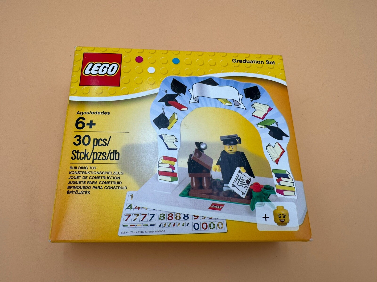 LEGO Miscellaneous: Classic Minifigure Graduation Set (850935) for sale ...