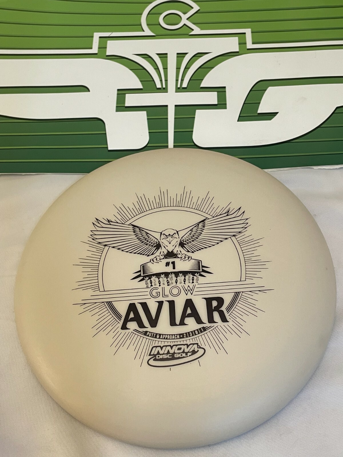 FLY GREEN DISC GOLF INNOVA RARE DX GLOW AVIAR PUTTER 165-166G BLACK ...
