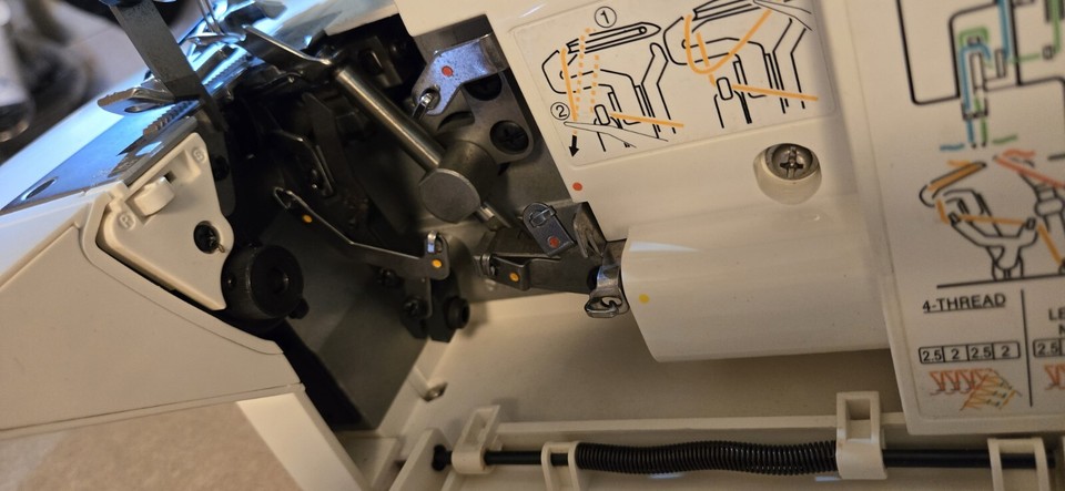 SINGER ULTRALOCK SERGER 14SH654 with 34 Spools DIFFERENTIAL FEED | eBay