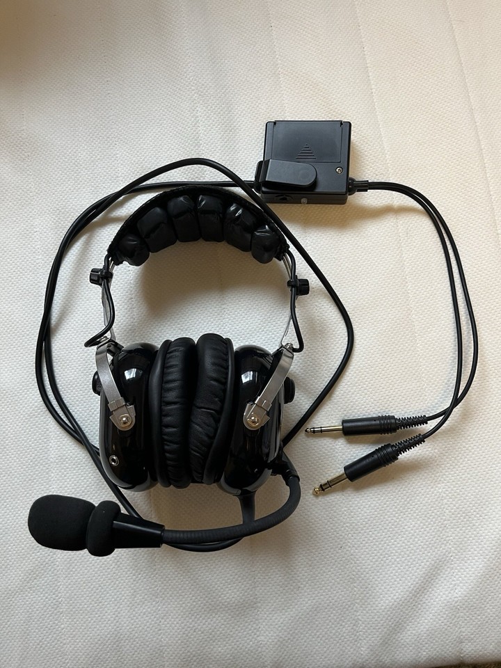 UFQ A28 U Fly Quiet ANR headset. Works great. Very quiet. Has 52 Db ...