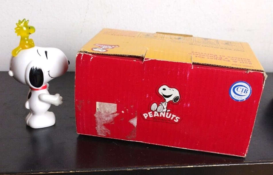 2008 GIBSON PEANUTS COMIC STRIP SALT & PEPPER Shakers SET. Plus Snoopy ...