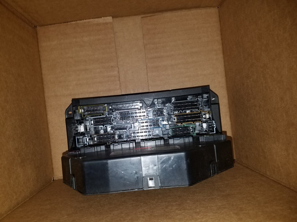 10-15 MERCEDES BENZ C63 C350 C300 C250 GLK350 FRONT SAM FUSE RELAY BOX ...