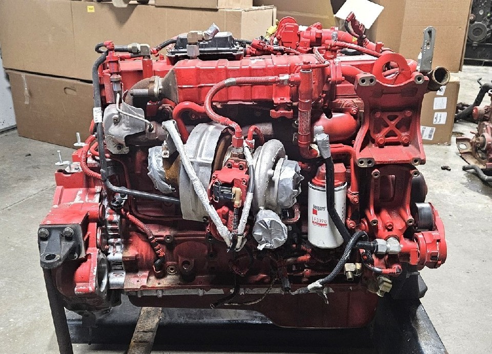 CUMMINS B6.7 L Engine Assembly from a FREIGHTLINER M2 106 2023 220 HP ...