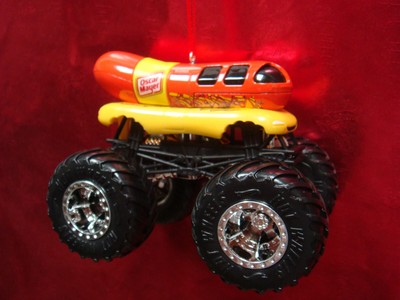 * NEW * OSCAR MAYER WEINER MOBILE MONSTER TRUCK CHRISTMAS TREE ORNAMENT ...