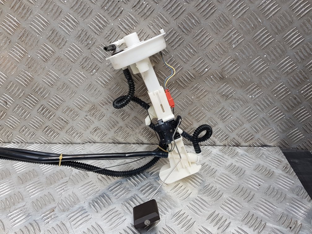 07-10 BMW X5 E70 4.8i FUEL TANK LEVEL SENDER UNIT 7164314 16117195470 6 ...