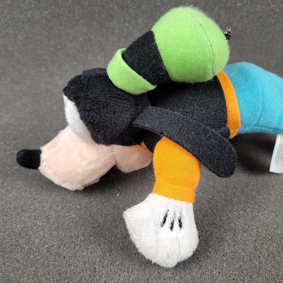 Hong Kong Disneyland Resort - Classic Goofy Open Arms Keychain Plush | eBay