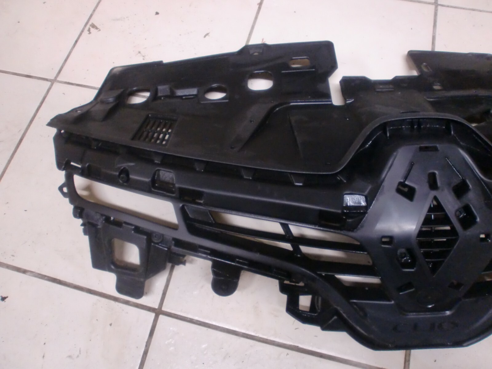 grille calandre de renault Clio 4 après 11/2012 , 622563184R (réf 8337 ...