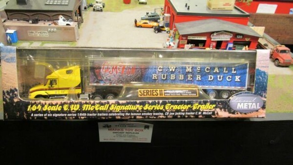 DCP 30555 C.w. McCall Rubber Duck Freightliner Semi CAB Truck Van ...