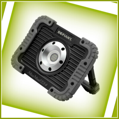 Defiant 500-Lumen Super Bright LED Work Light Unique Design Batteries ...