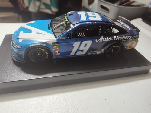 Martin Truex Jr 2019 Auto Owners Insurance 1/24 NASCAR Diecast | eBay