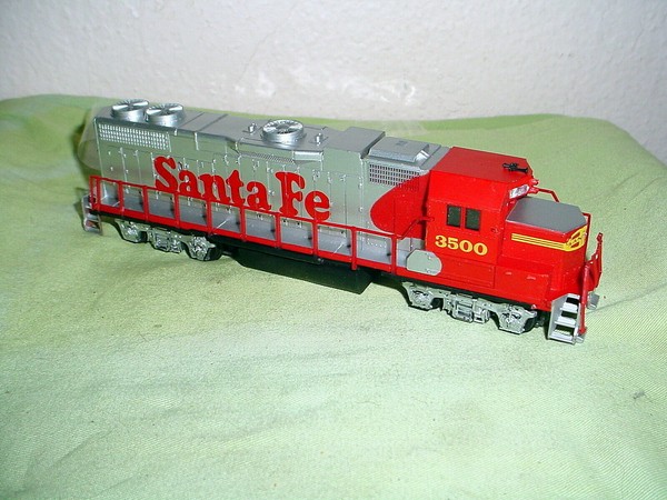Life-Like HO Scale Santa FE 3560 Diesel LOCO Gp38 High Nose Tested for ...