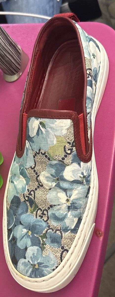 Beautiful GUCCI Supreme GG Blue Bloom Canvas Slip On Flat Beautiful GUCCI Supreme GG Blue Bloom Canvas Slip On Flat