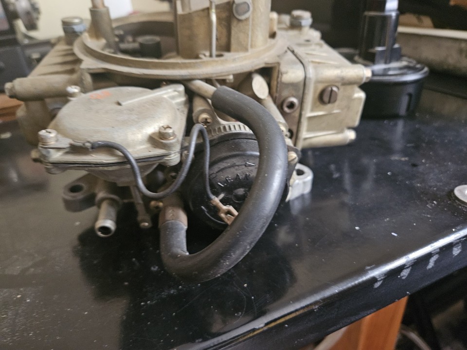 Holley 600 CFM CARBURETOR ELECTRIC CHOKE. Came Off A 1970 Pontiac 400 ...