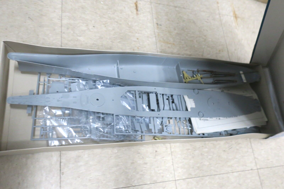 Revell Battleship USS Missouri 1/350 Model Kit No. 05071 | eBay