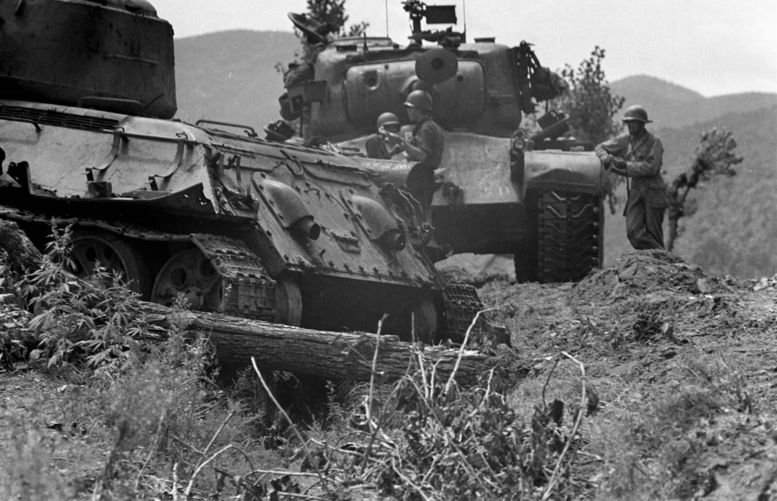 Korean War Photo Korean T34-85 Tanks Knocked Out August 1950 M26 ...