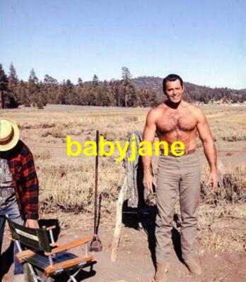 199 CLINT WALKER BARECHESTED ON SET OF THE FILM NIGHT OF THE GRIZZLY ...