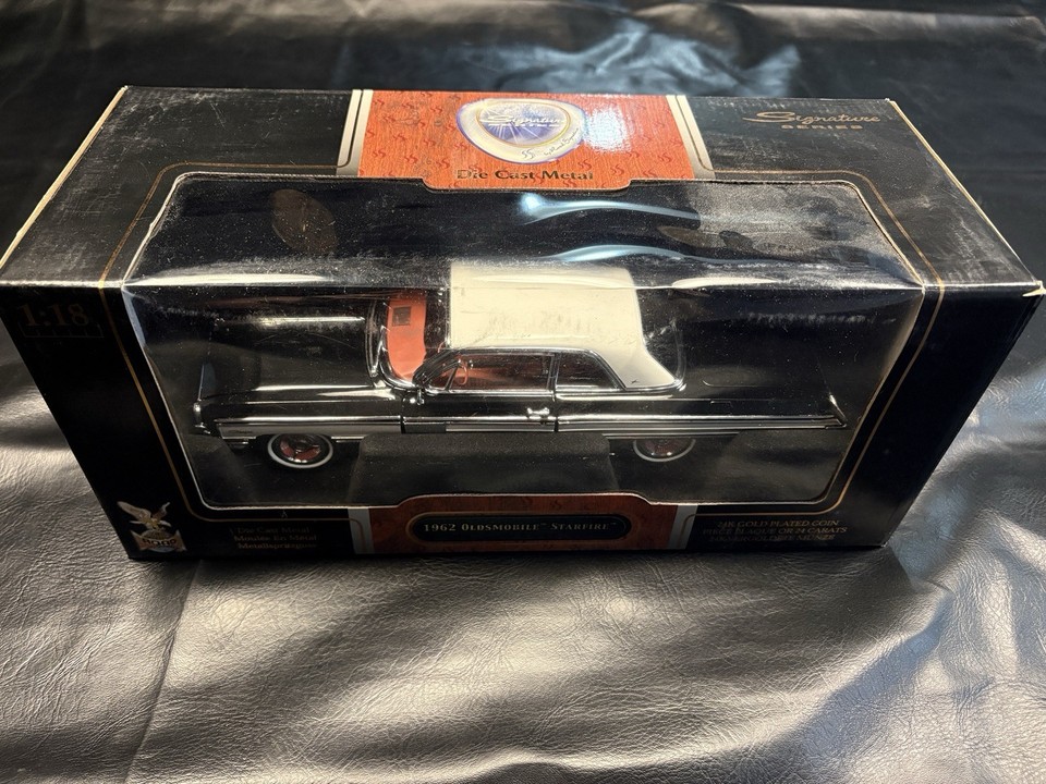 1962 Oldsmobile Starfire 1:18 Scale Diecast Road Signature Series *RARE ...