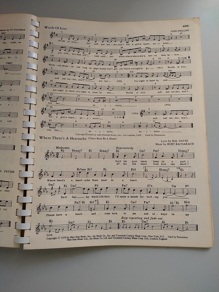 1001 Jumbo Song Book Keyboard Hand Book Words Music Chords Guitar ...