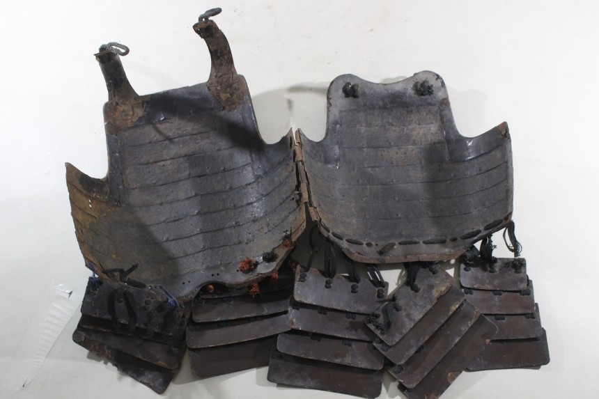 TETSU YOKOHAGI 2 PLATES DOU w/Gold Family Mon of YOROI (armor) : EDO ...