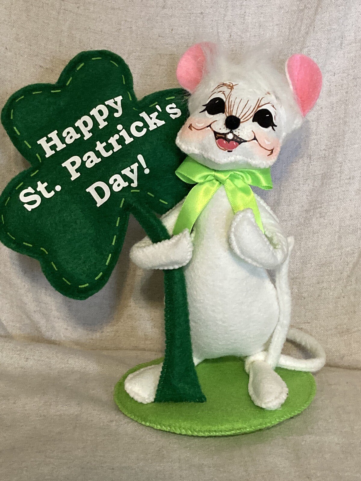 ANNALEE - ST PATRICK'S DAY - IRISH MOUSE Holding Shamrock | eBay