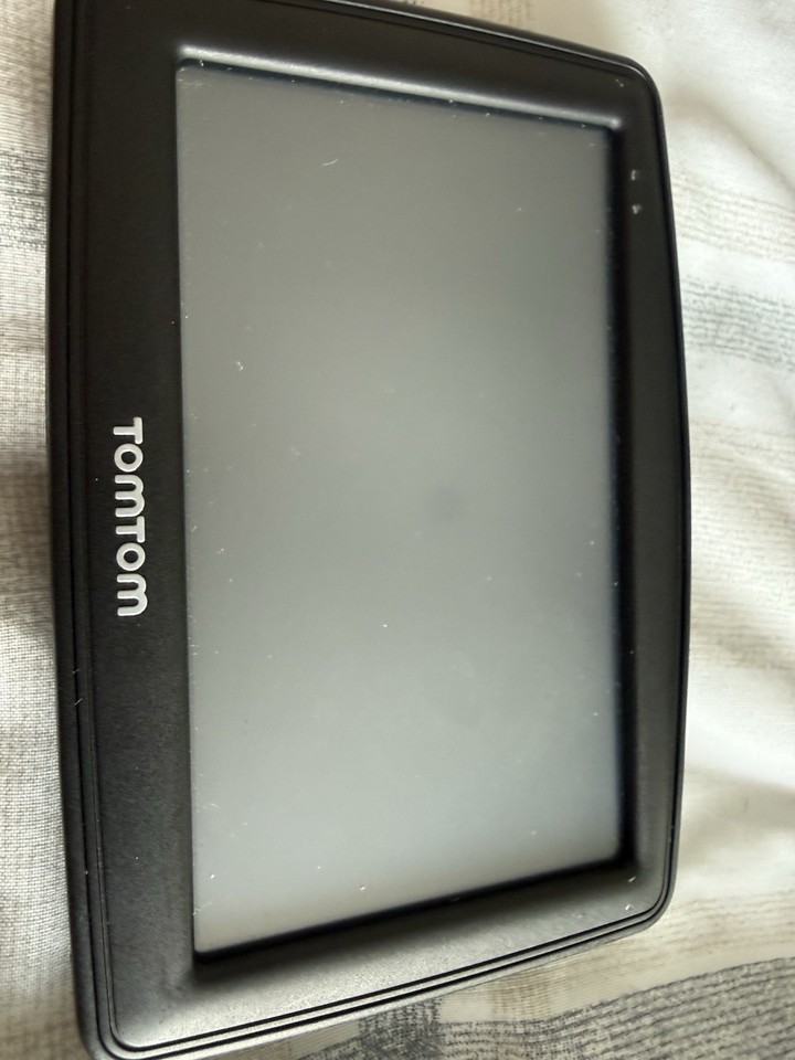 Tom Tom XL Sat Nav Complete with Accessories Good Condition | eBay UK