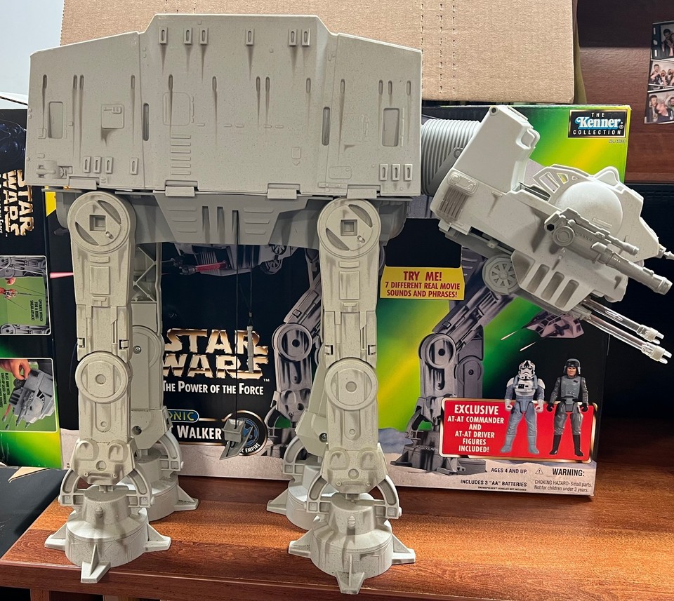 Kenner AT-AT Walker Commander­ and Driver Action Figure Incomplete ...