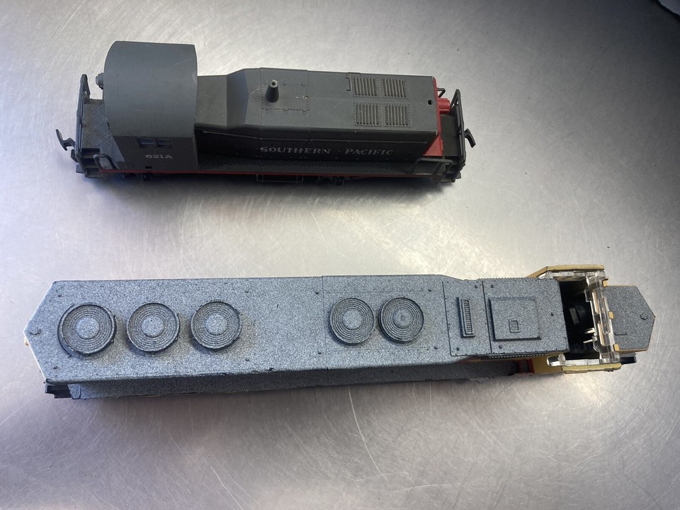 Two HO Southern Pacific Dummy Locomotives. AHM 621A & Athearn SP 7430 ...